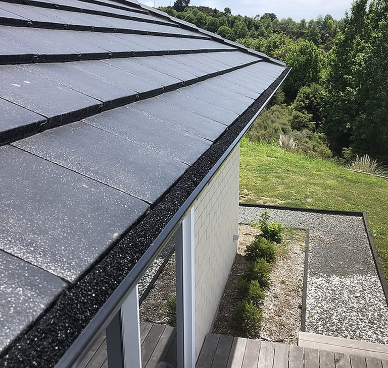 Stop Leaves Blocking Gutters Auckland - Gutter Water Tank